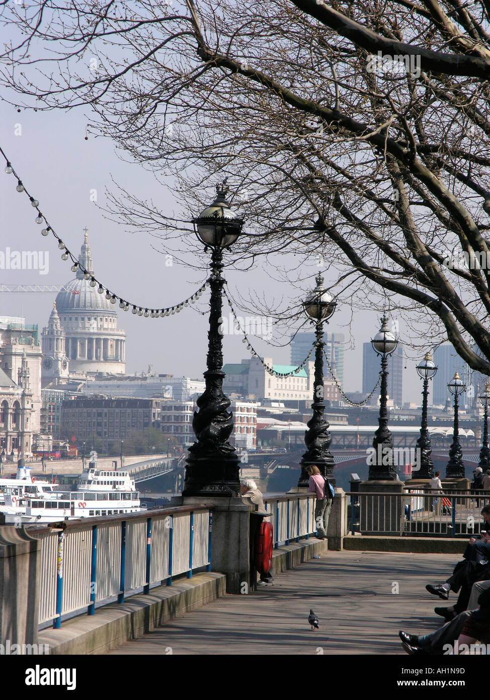 London Eye Capsule Stock Photo - Alamy