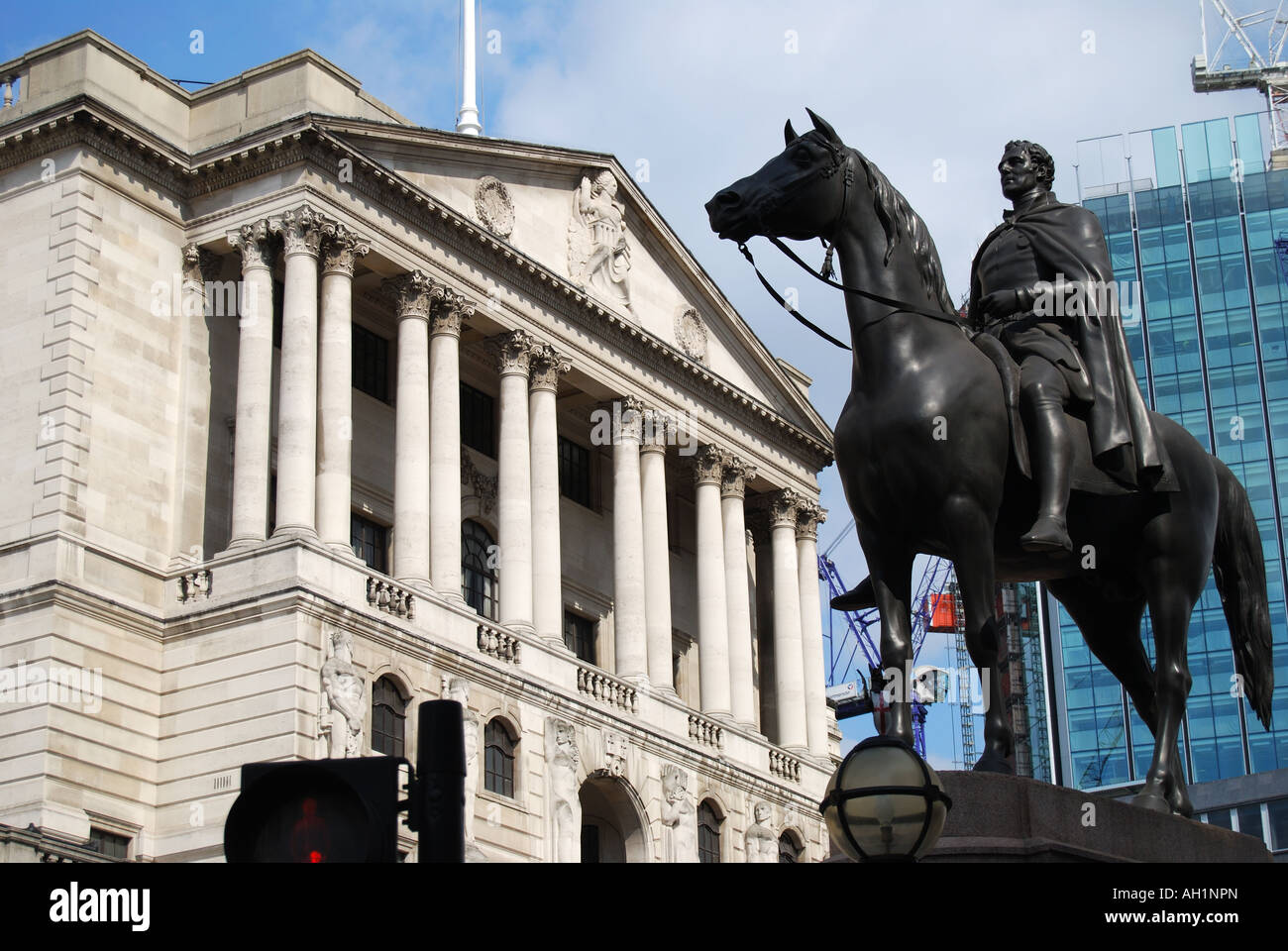 Statue of Duke of Wellington and Bank of England, Threadneedle Street ...