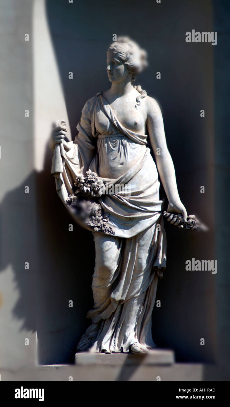 Female sculpture portrait hi-res stock photography and images - Alamy