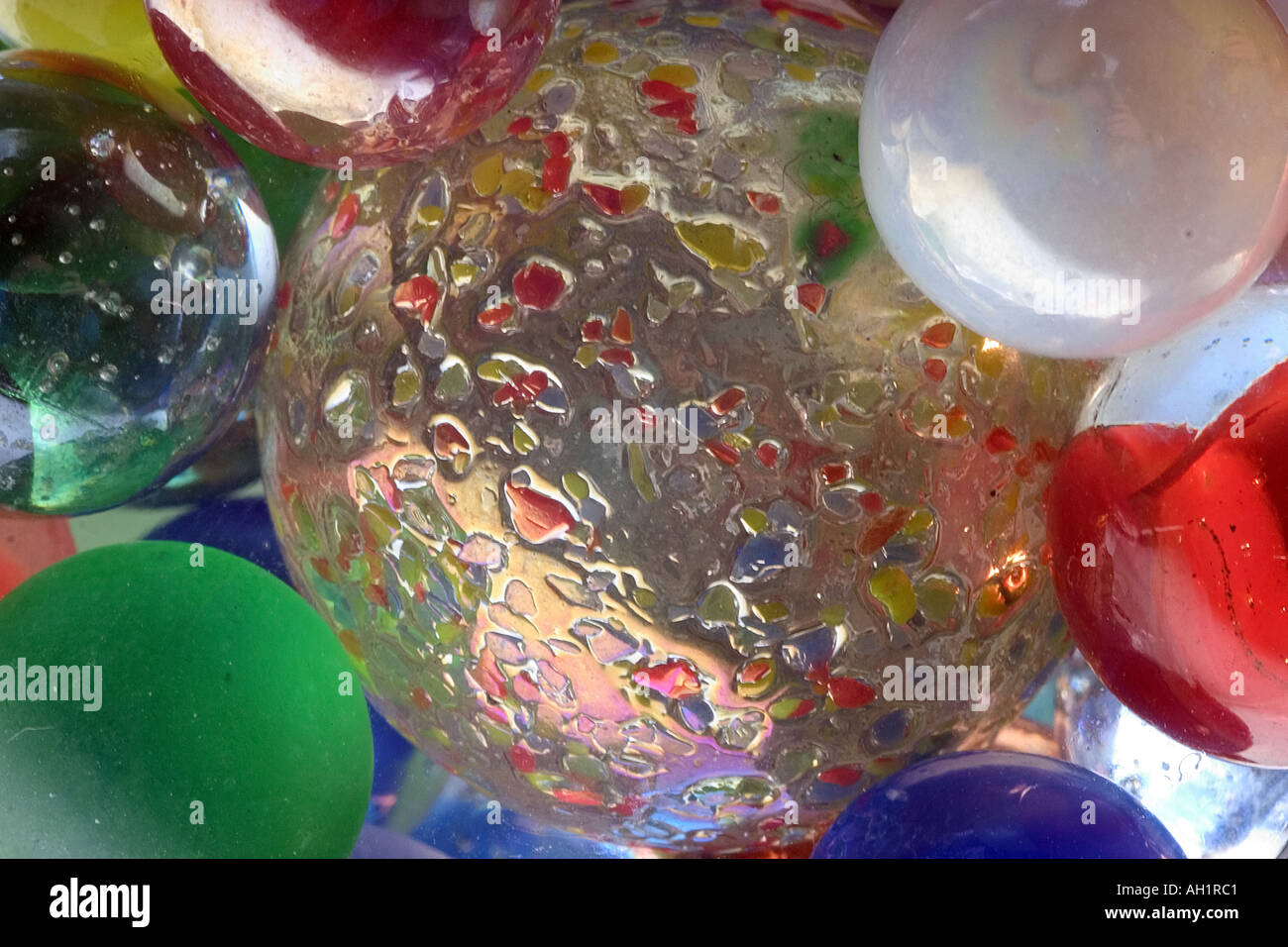How many marbles hi-res stock photography and images - Alamy