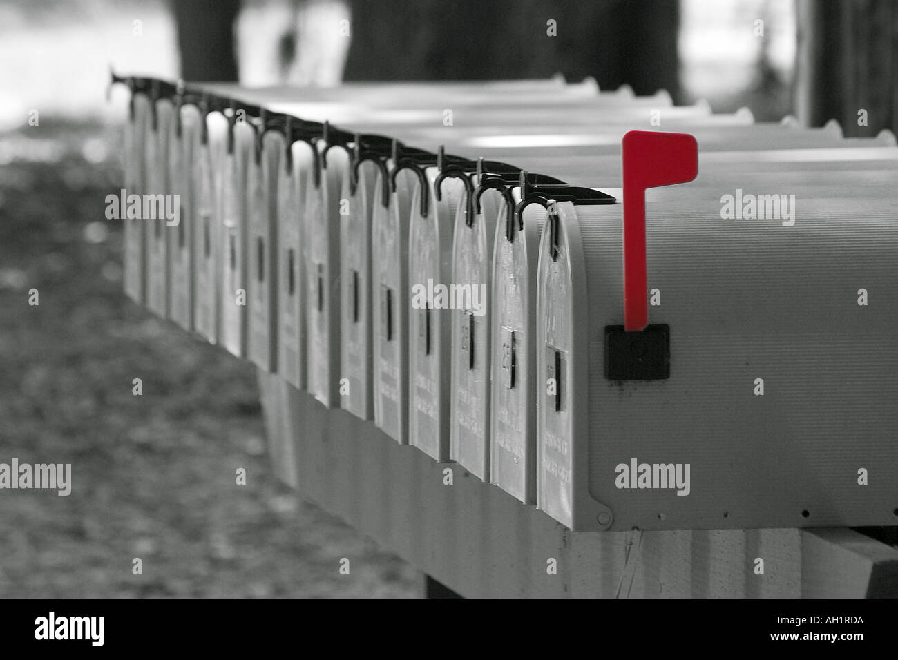 Black us mailbox red flag hi-res stock photography and images - Alamy