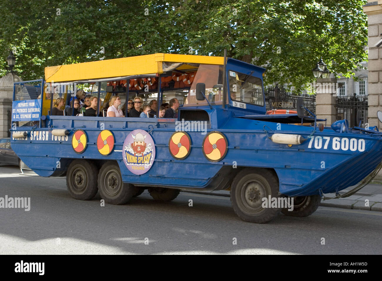 Viking Tours Amphibious Bus Stock Photo - Alamy