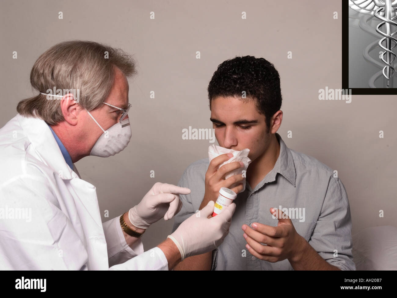 Doctor giving patient directions hi-res stock photography and images ...