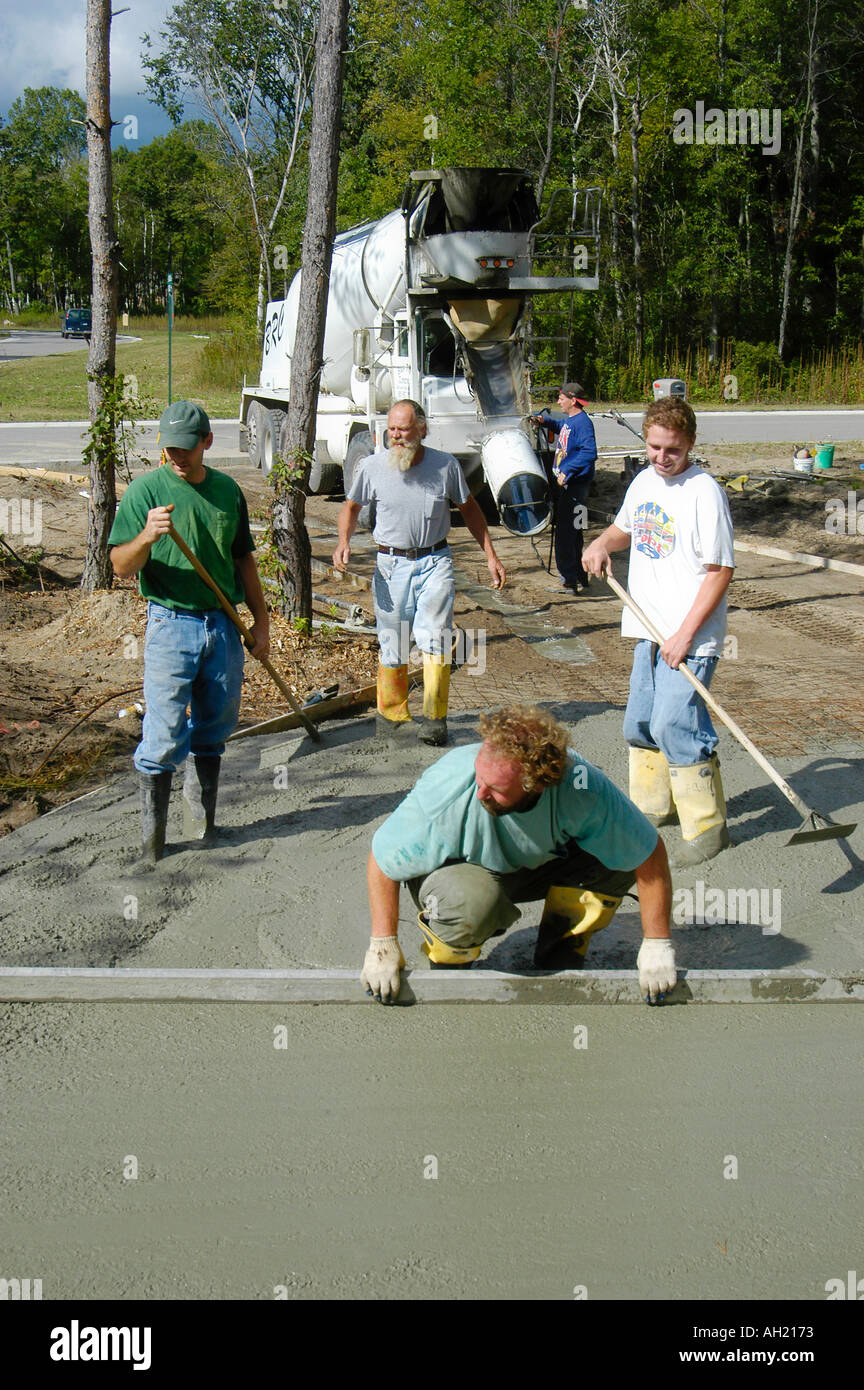 Cement Workers pour cement to Finish Driveway Stock Photo - Alamy