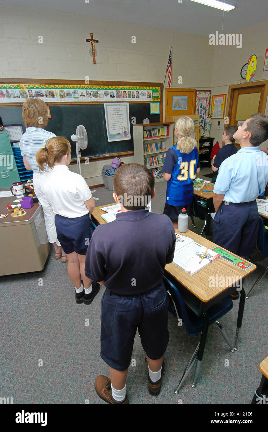 Kids praying catholic hi-res stock photography and images - Alamy