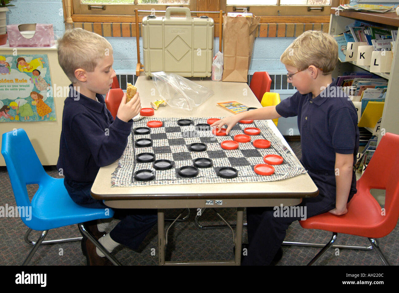 Kids playing checkers hi-res stock photography and images - Alamy