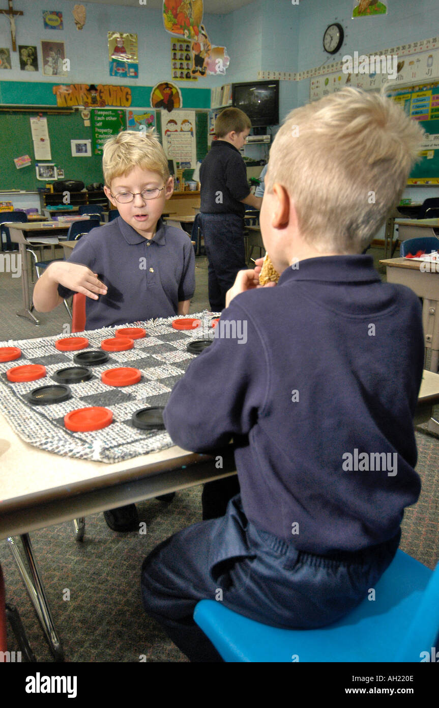 Boys play checkers hi-res stock photography and images - Alamy
