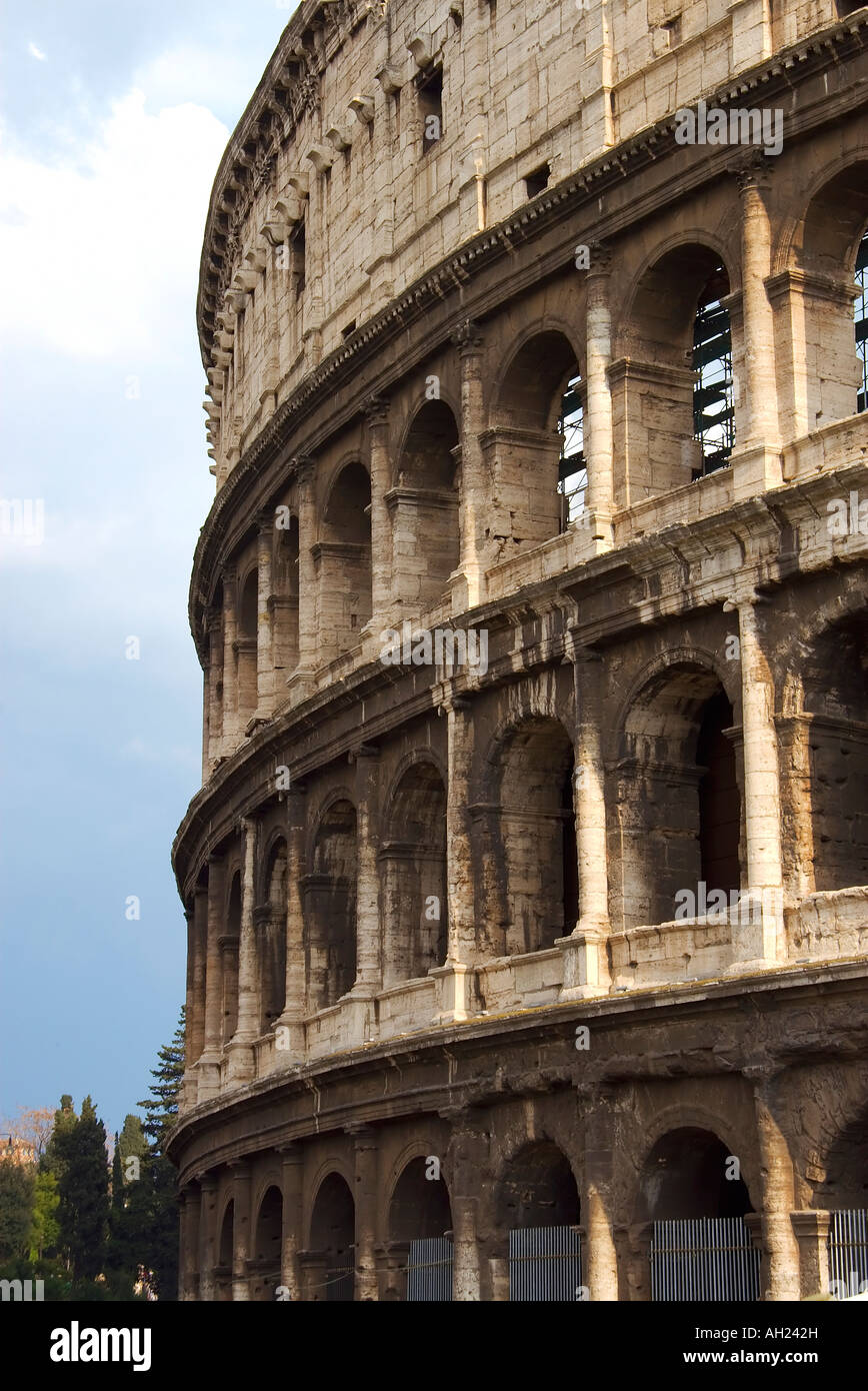 Rome italy colosseum profile hi-res stock photography and images - Alamy