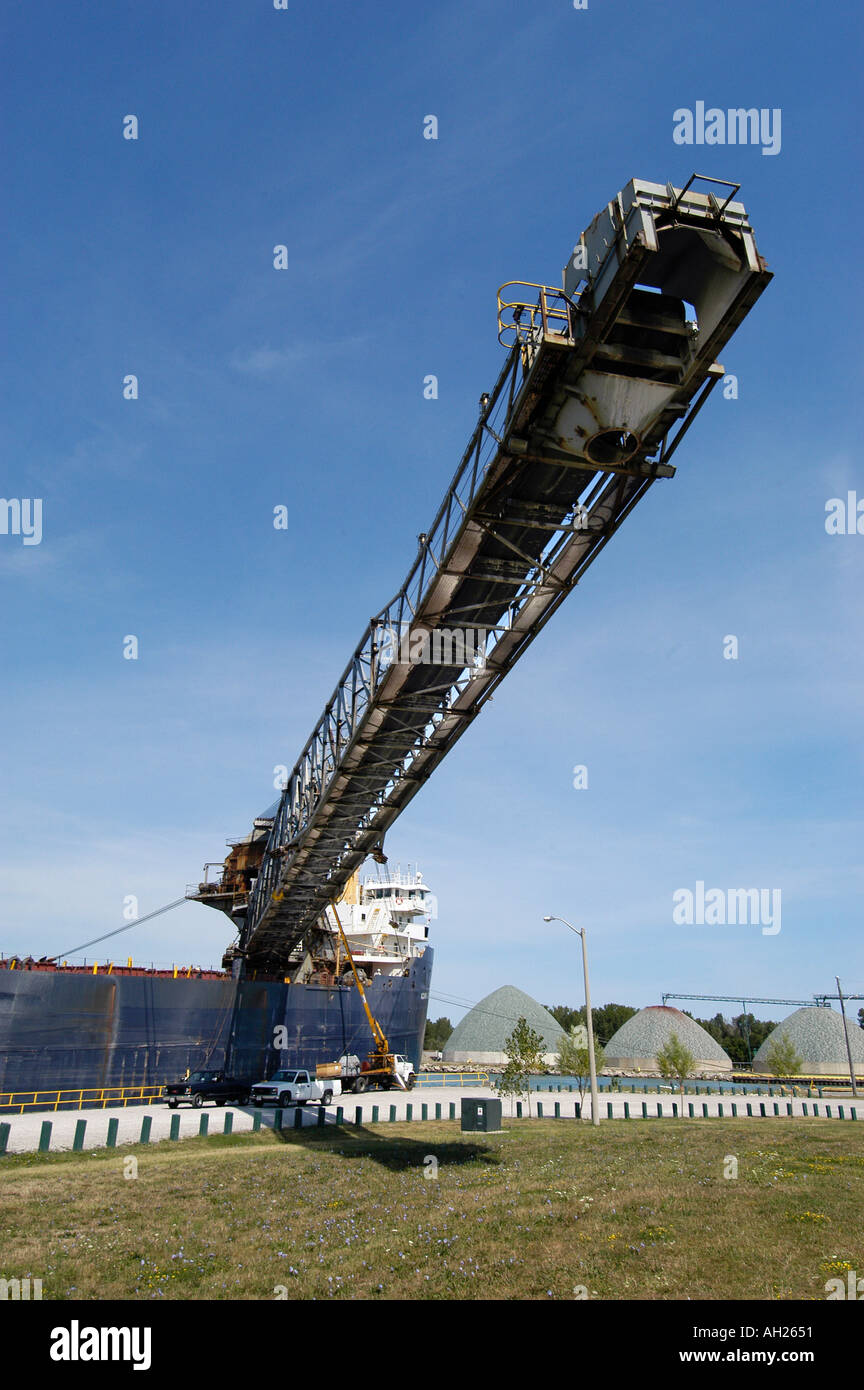 Great Lakes Freighter Off Loads Grain Stock Photo - Alamy