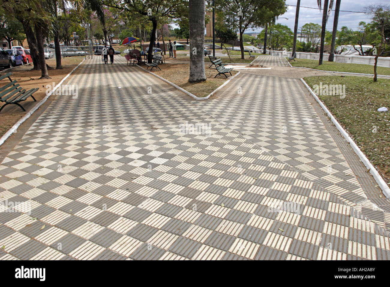 Divergent path hi-res stock photography and images - Alamy