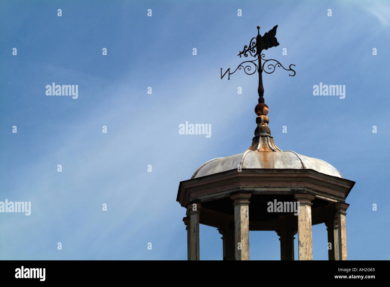 Wind indicator clock hi-res stock photography and images - Alamy