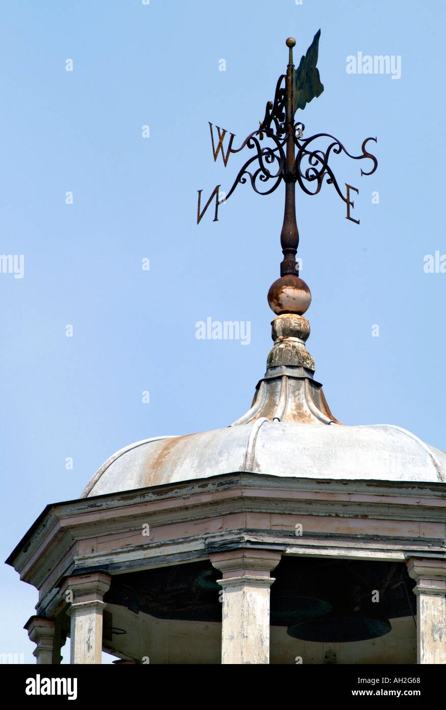 Wind indicator clock hi-res stock photography and images - Alamy