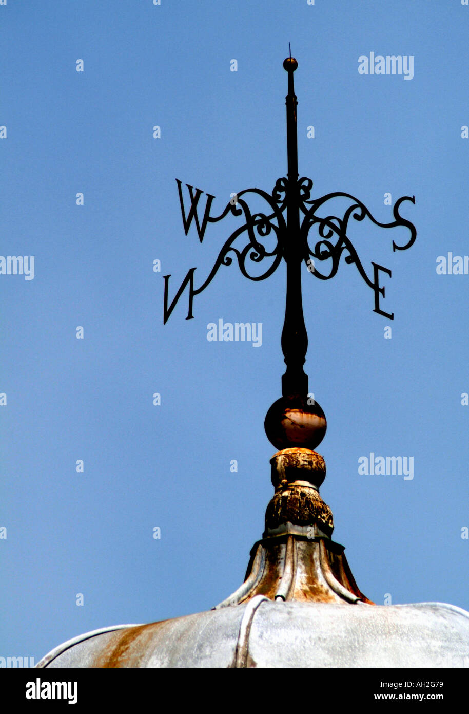 Wind indicator clock hi-res stock photography and images - Alamy