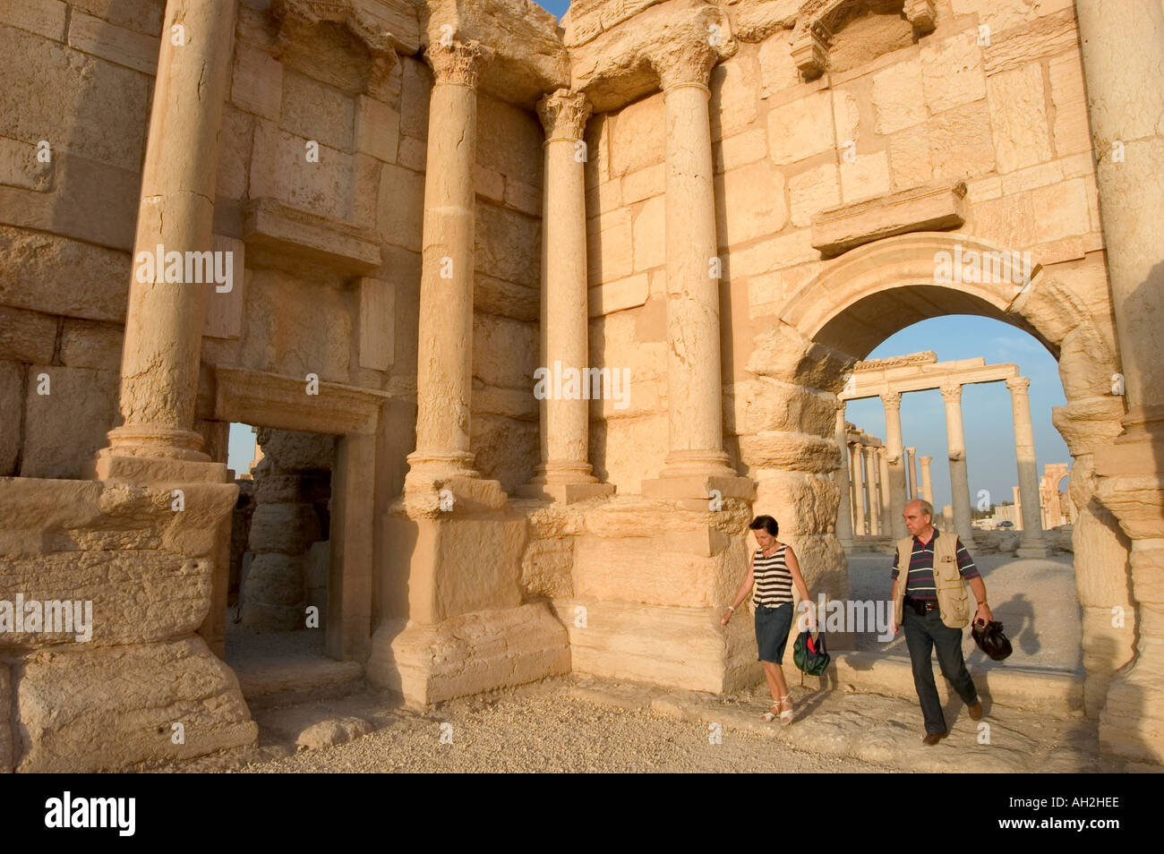 arch archaelogical ruins Palmyra Syria Middle East Stock Photo - Alamy