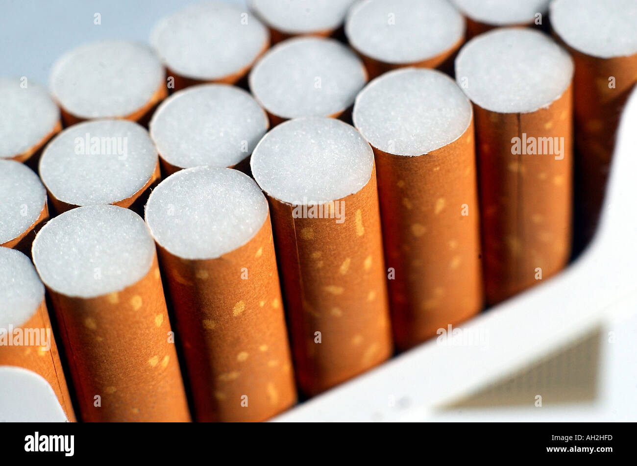 Generic cigarettes hi-res stock photography and images - Alamy