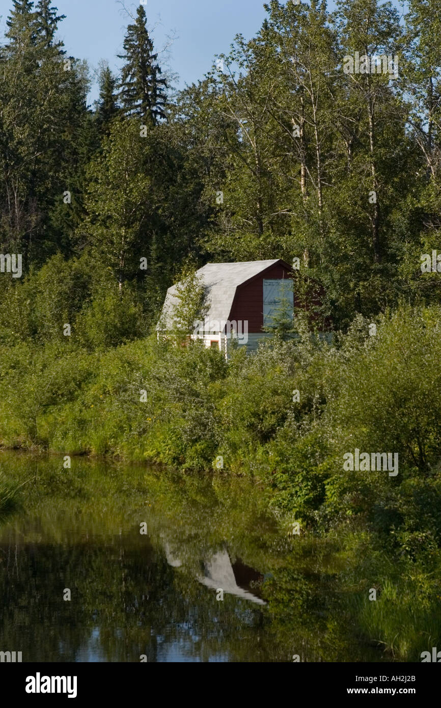Barn on river hi-res stock photography and images - Alamy