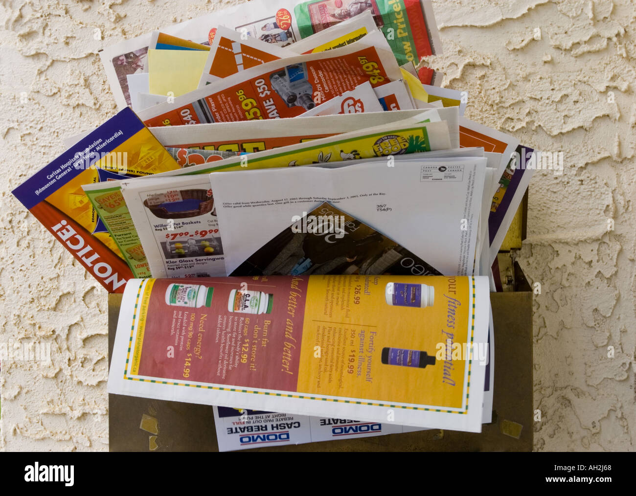 mailbox overflowing with junk mail Stock Photo, Royalty Free Image ...