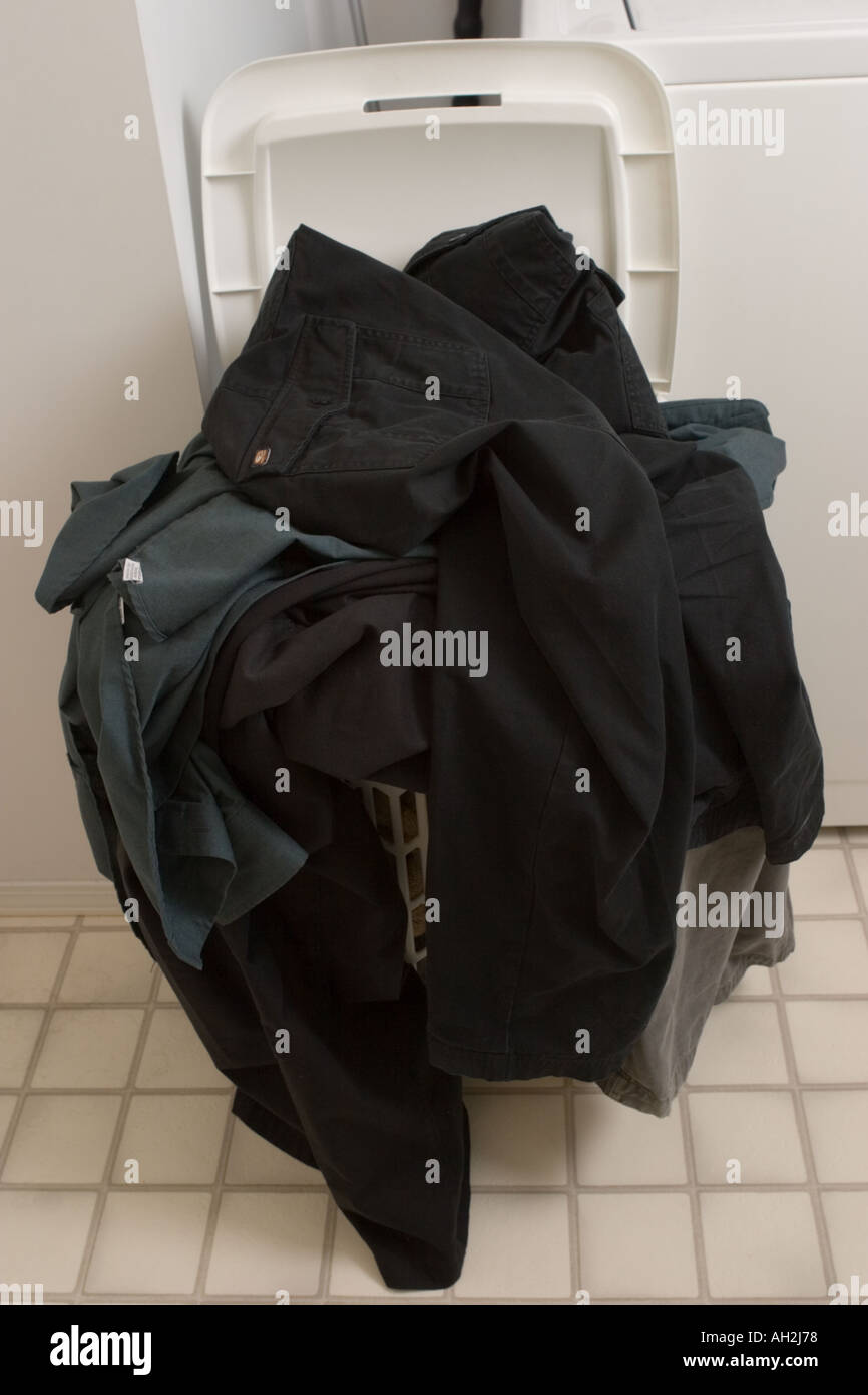 laundry hamper overflowing with cloths Stock Photo - Alamy