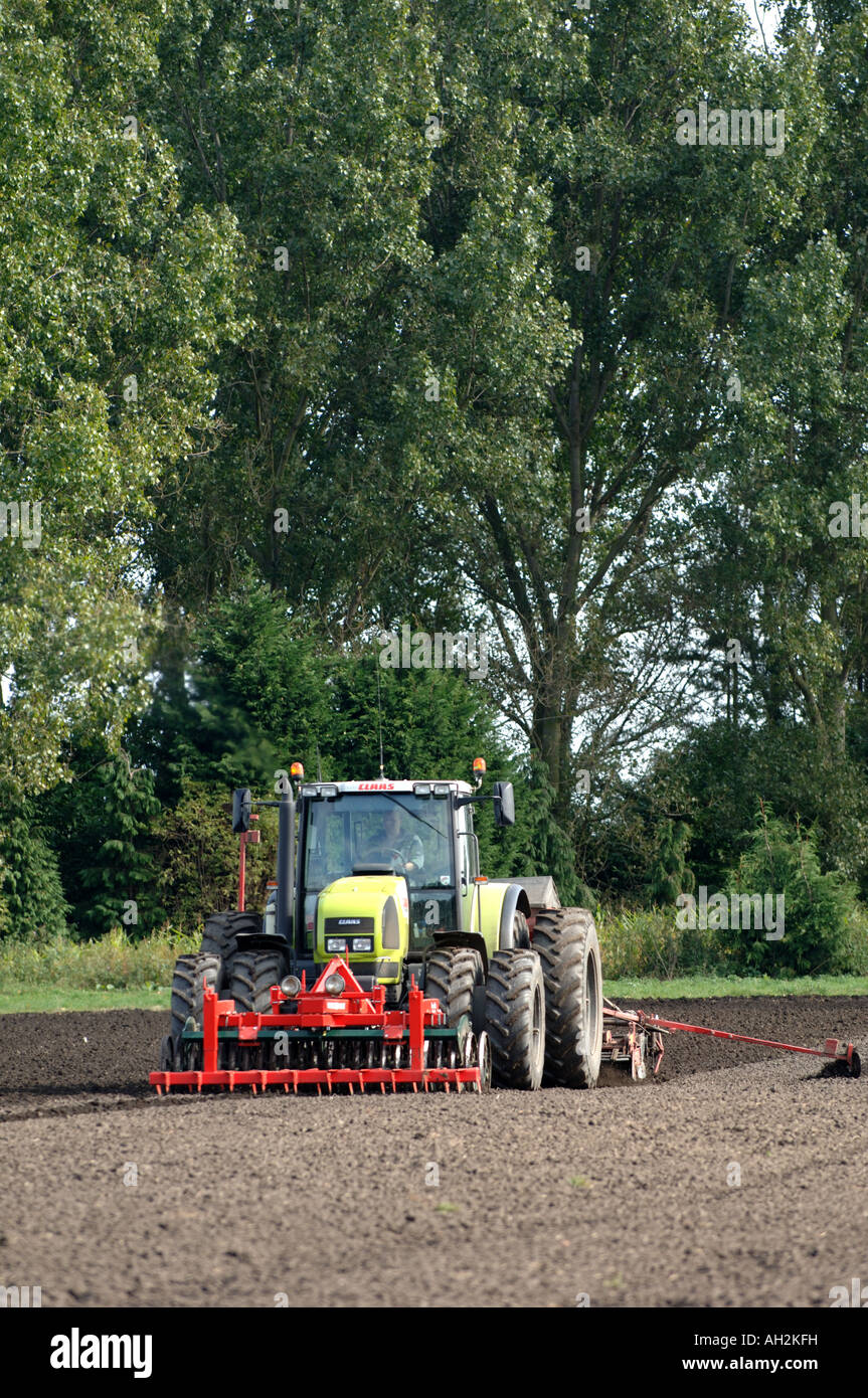 Cereal drilling hi-res stock photography and images - Alamy