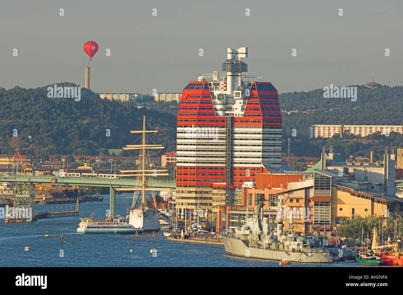 Busy port hi-res stock photography and images - Alamy