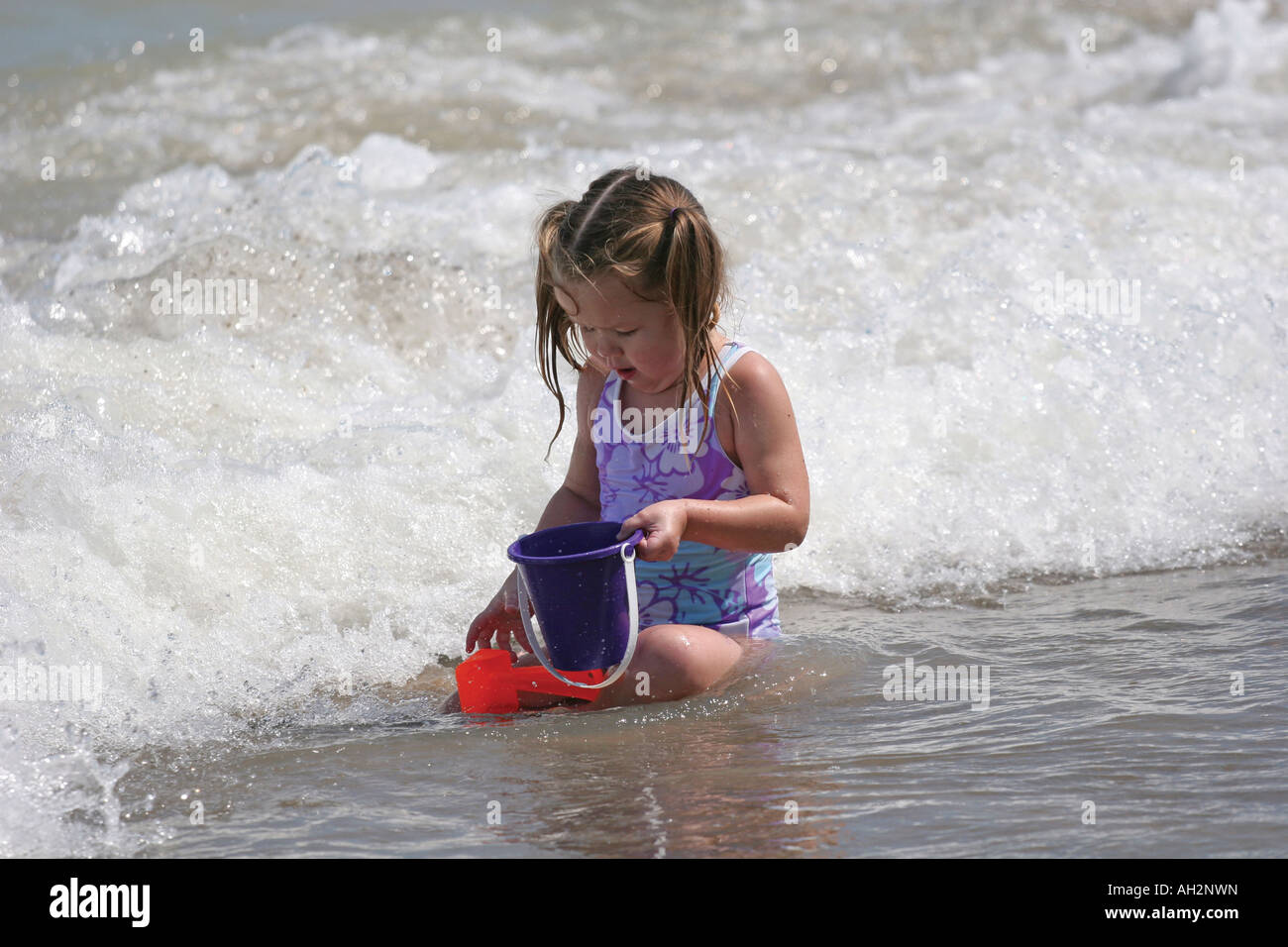 Washes on shore hi-res stock photography and images - Alamy