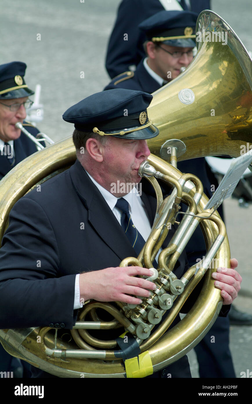 Musician playing tuba hi-res stock photography and images - Alamy