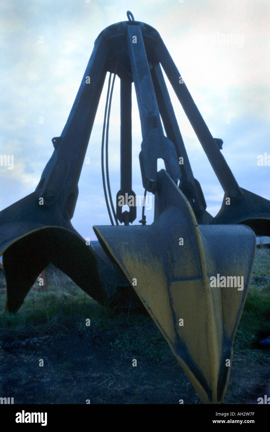 Claw loading hi-res stock photography and images - Alamy