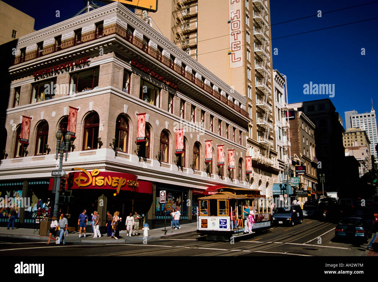 Cable car at intersection along Powell and Post Streets at Union Square ...