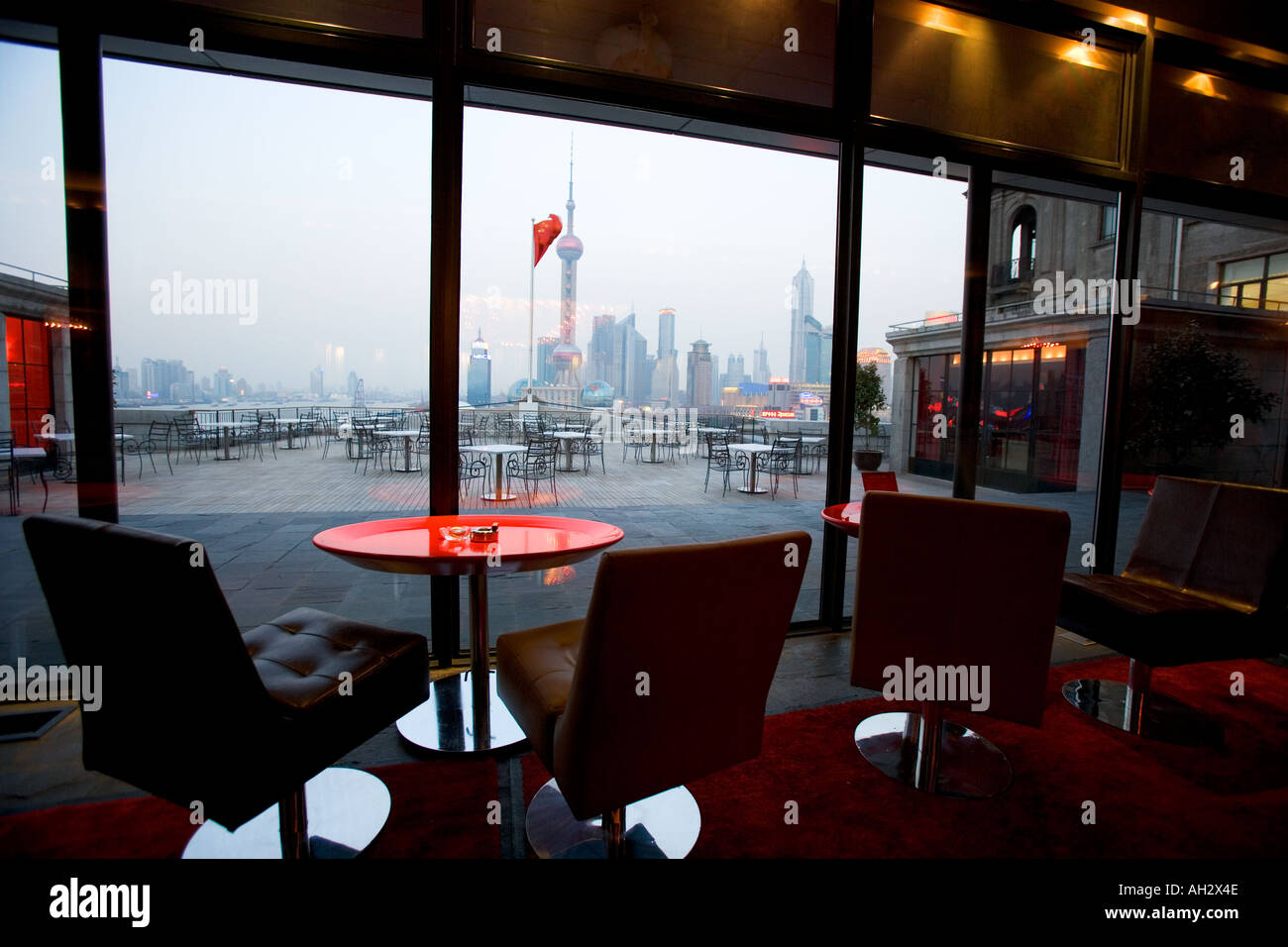 Shanghai wine bar hi-res stock photography and images - Alamy