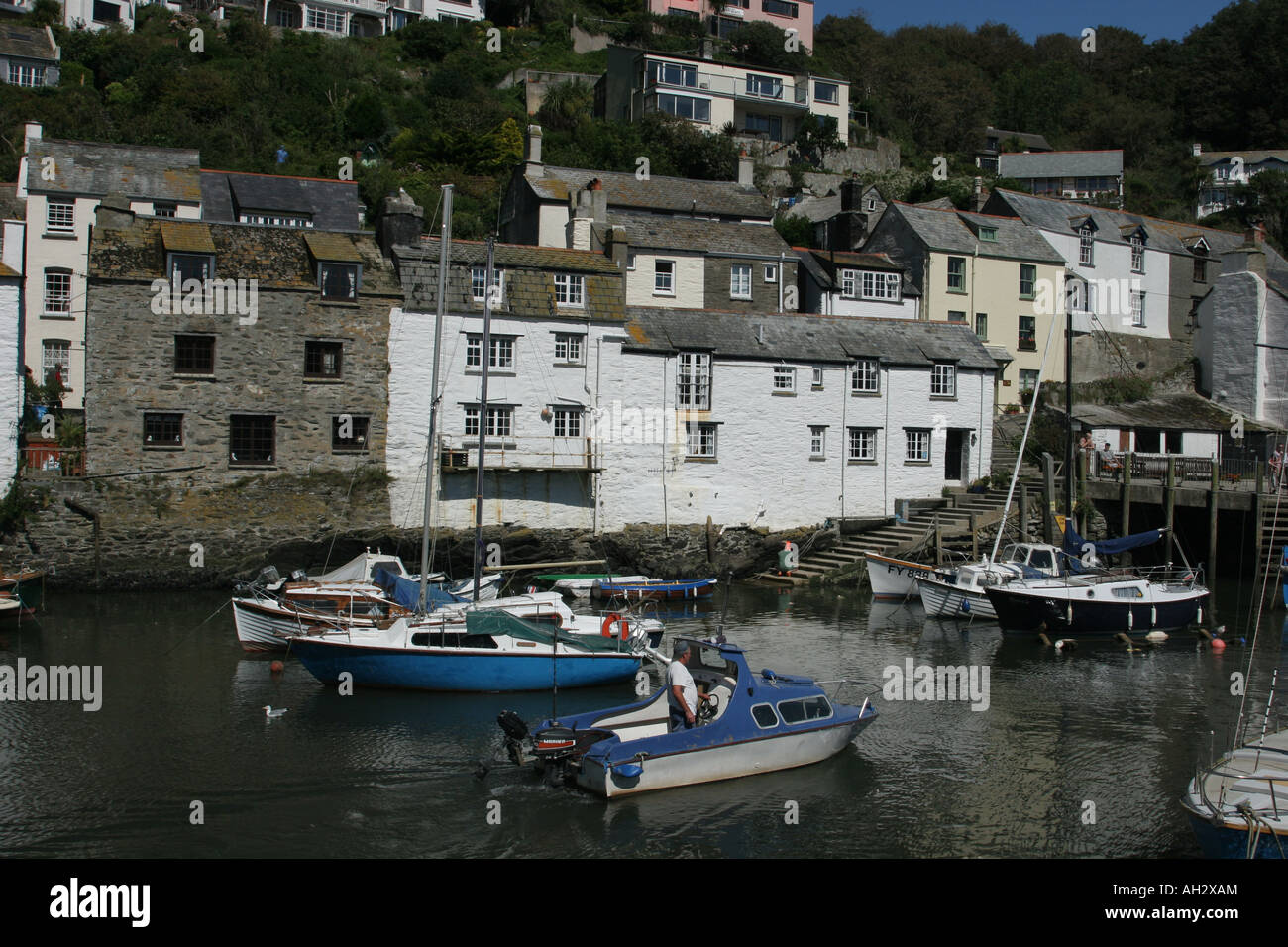 polperro harbour on a sunny day Stock Photo - Alamy