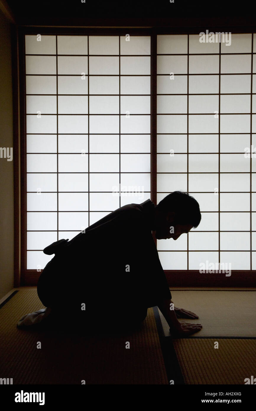 Japanese men bowing hi-res stock photography and images - Alamy