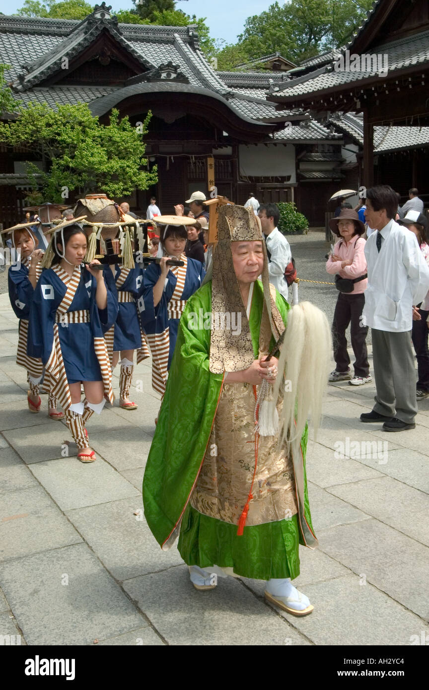 traditional dress and procession for tea ceremony Yasaka jinja shrine ...