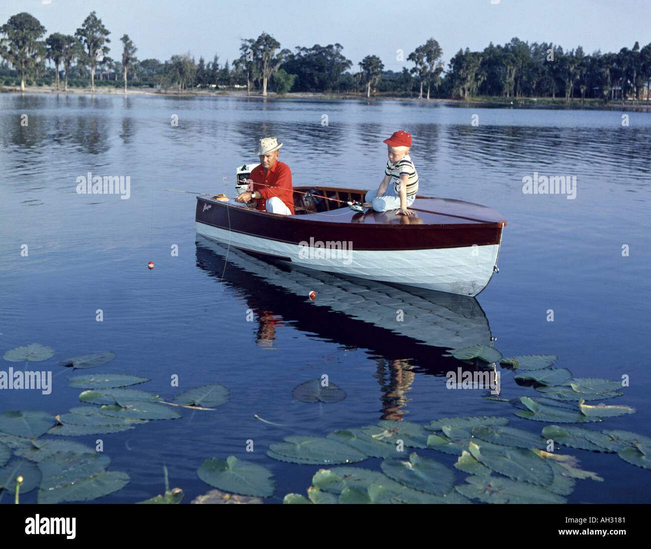 Fishing lake boat hi-res stock photography and images - Alamy
