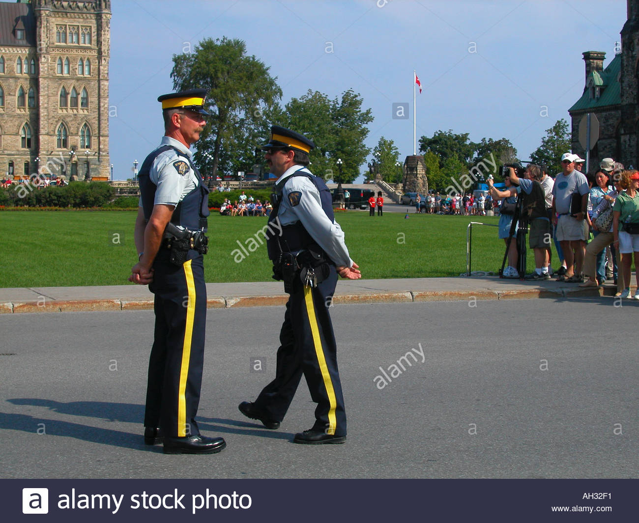 Rcmp Officer Uniform High Resolution Stock Photography and Images - Alamy