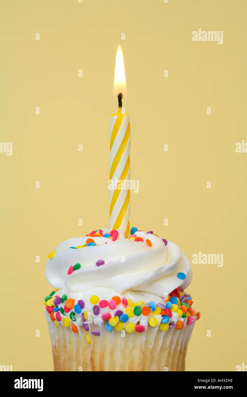 Cupcake candle hi-res stock photography and images - Alamy