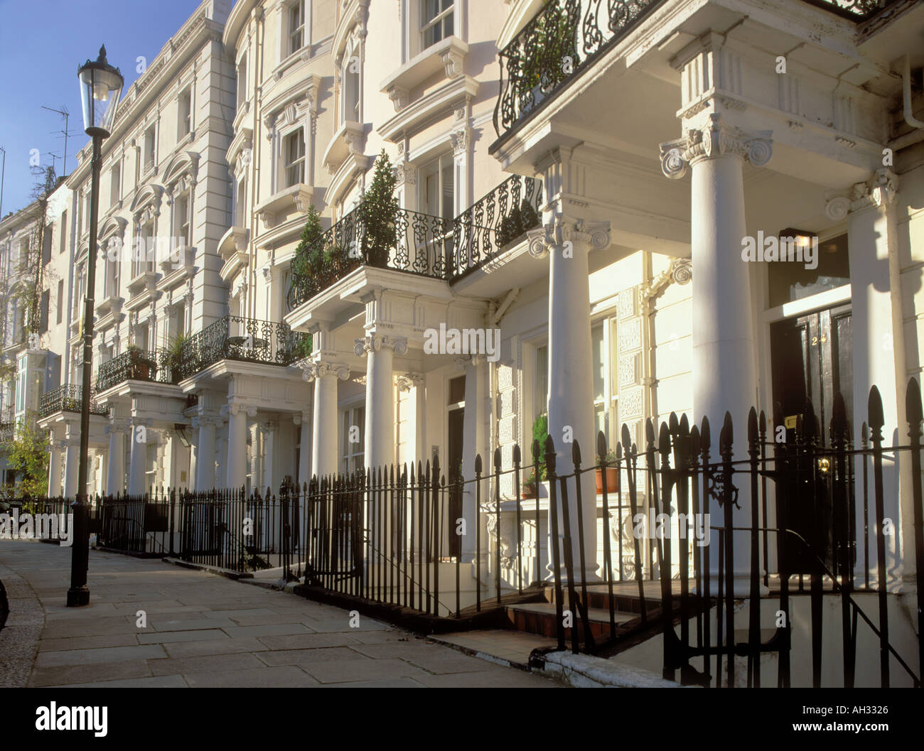UK, England, London, Notting Hill, Ladbroke Grove Stock Photo - Alamy