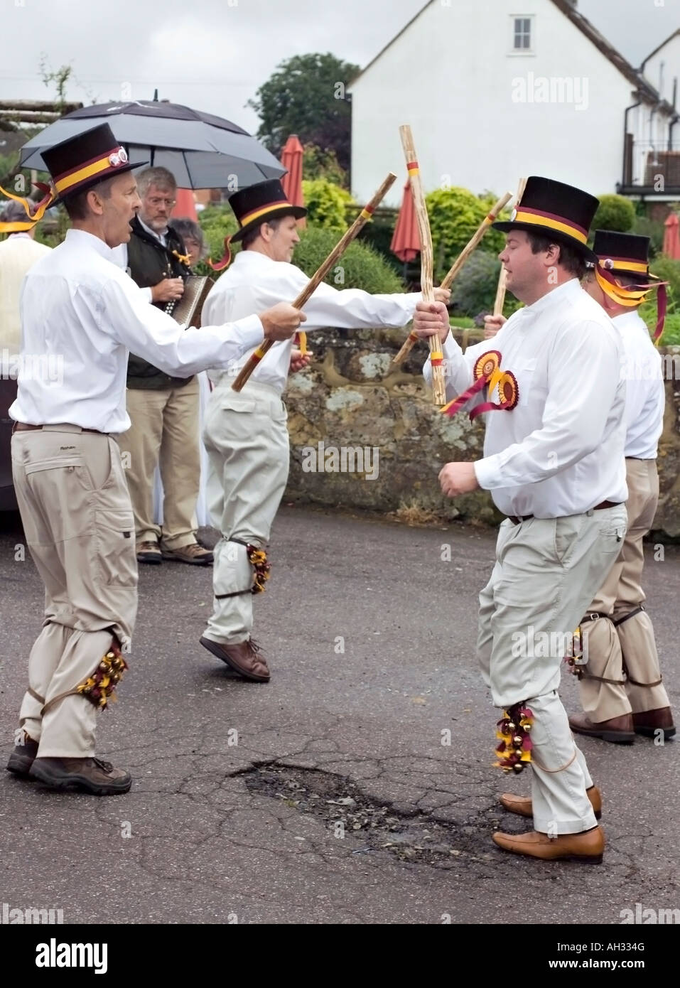 Summer Solstice Morris Dancers, Rushlake Green, East Sussex, England ...