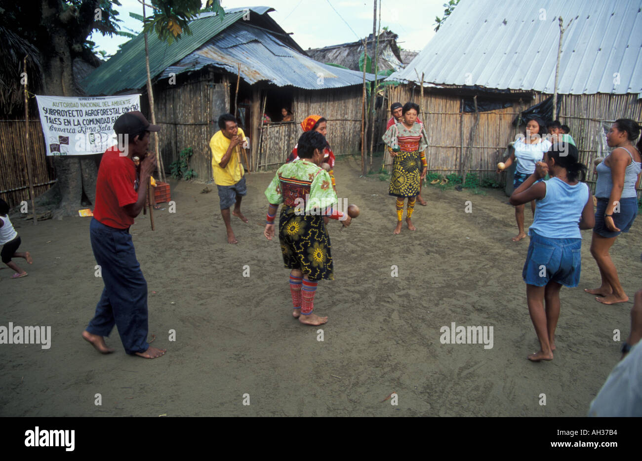 Traditional Kuna Indian dancing on the San Blas Islands Panama Stock ...