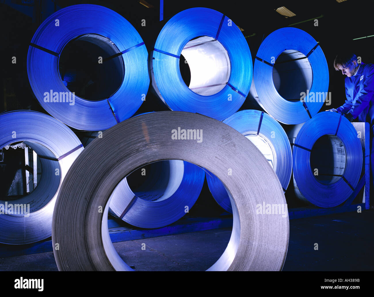 Metal coils hi-res stock photography and images - Alamy