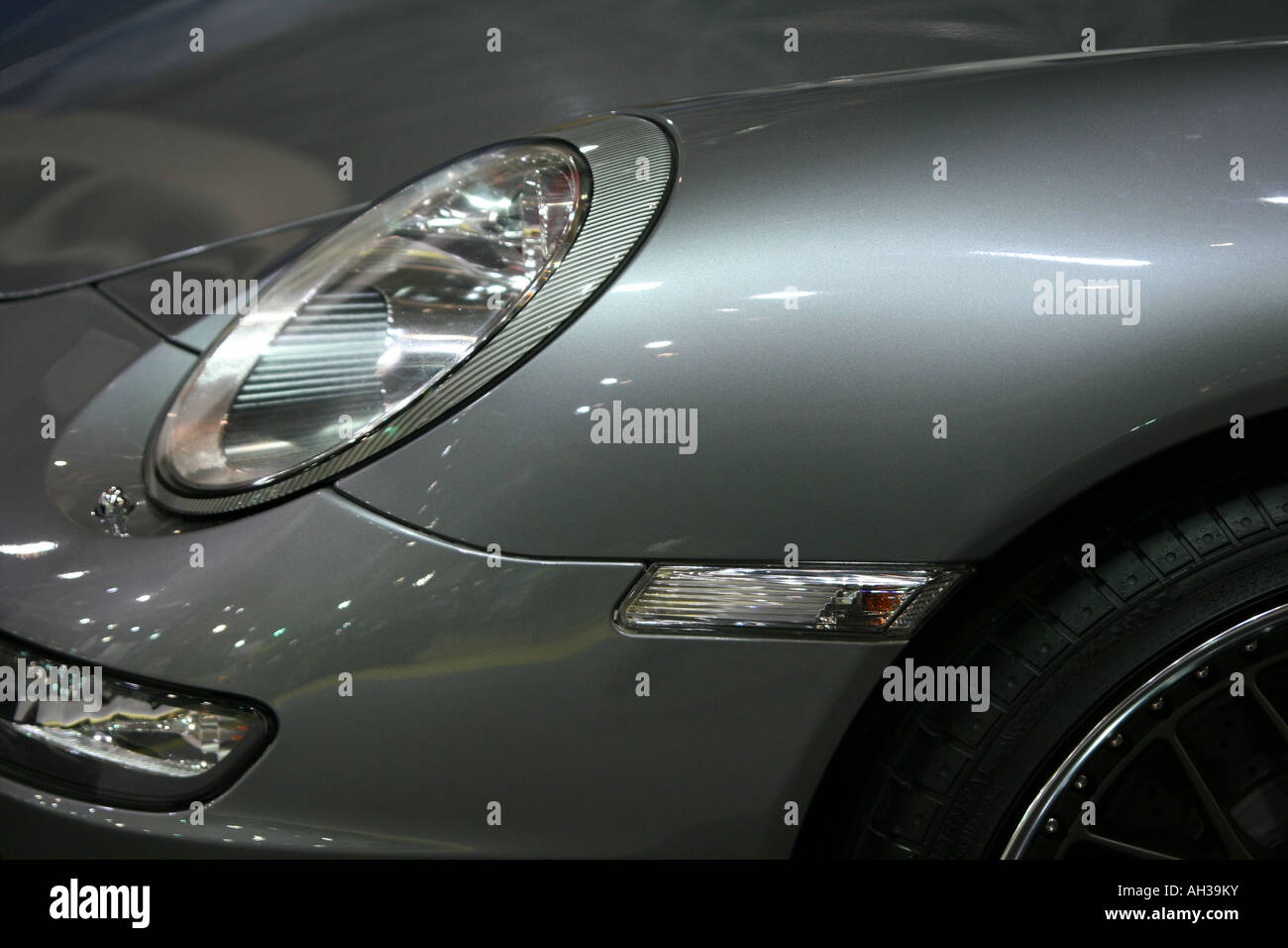 Car from front hi-res stock photography and images - Alamy