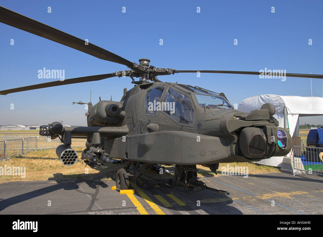 An Ah 64d Apache Longbow Stock Photos & An Ah 64d Apache Longbow Stock ...