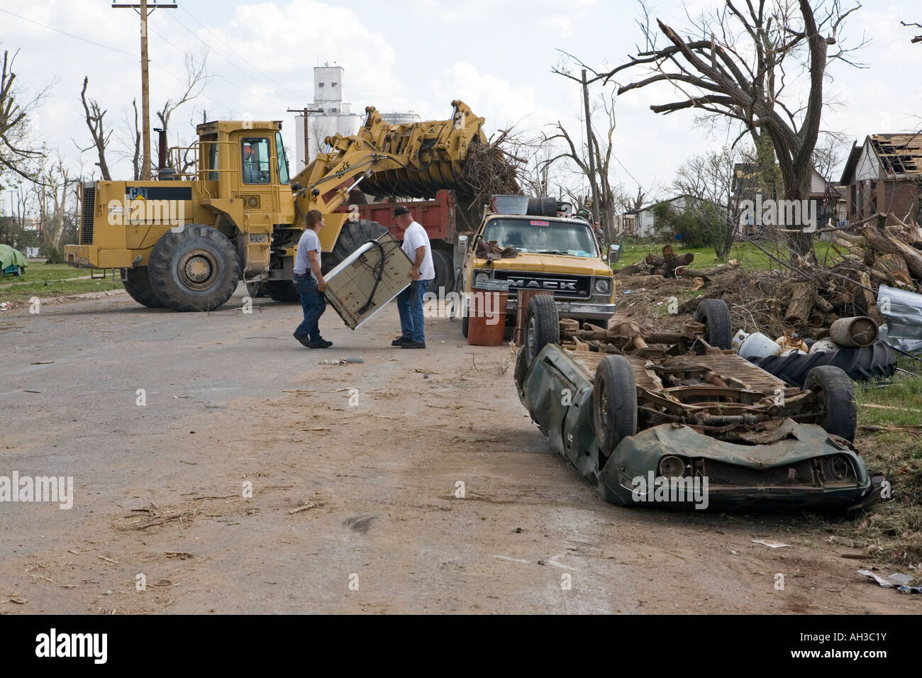 Clearing up after tornado damage in Greensburg, Kansas, USA, after the ...