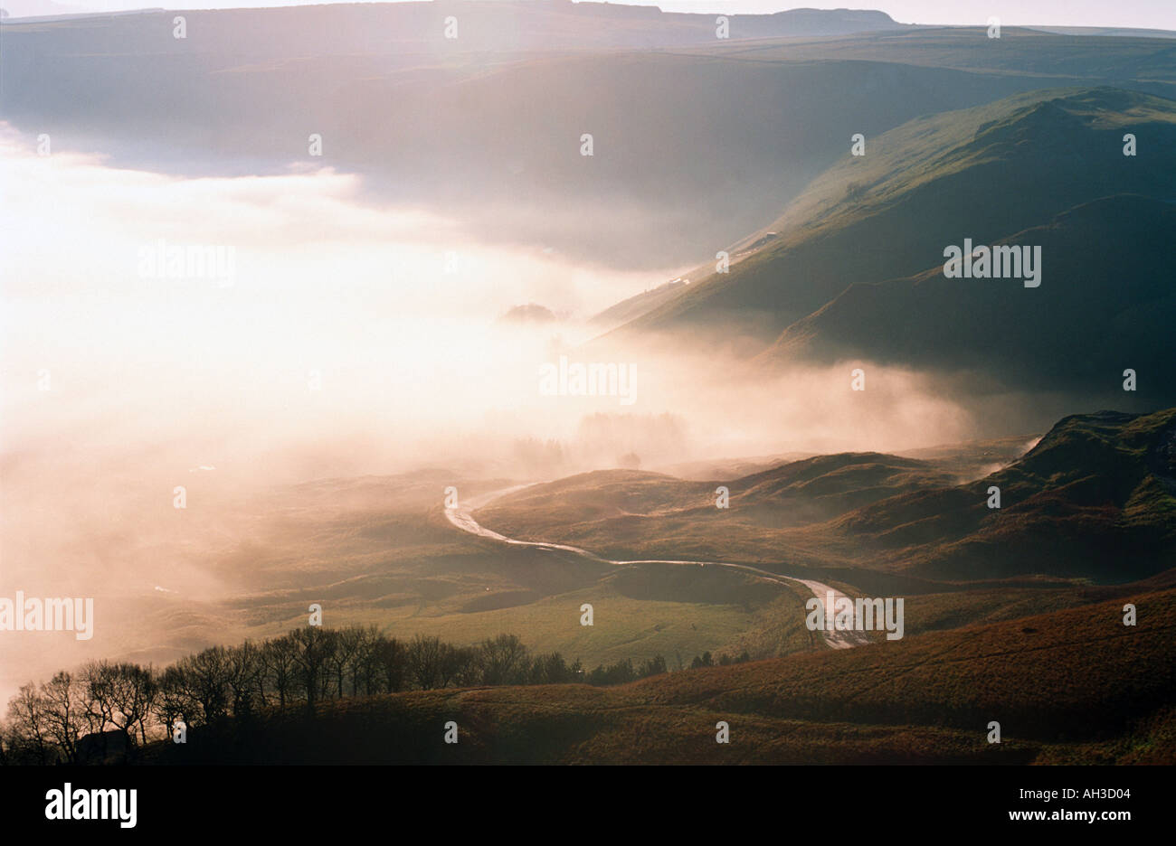Mam tor castleton derbyshire landslip hi-res stock photography and ...