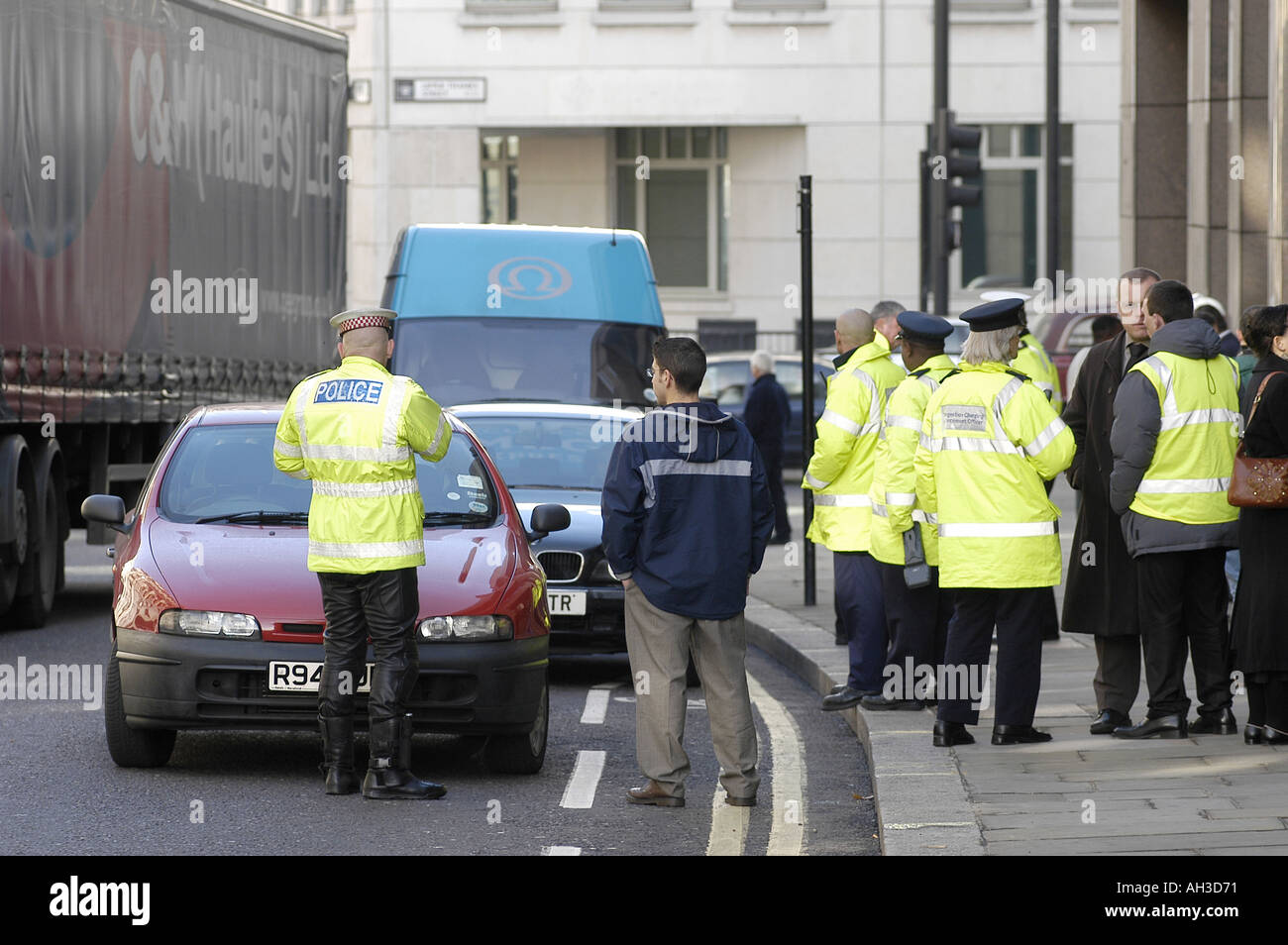 police stopping a car in London england Stock Photo - Alamy