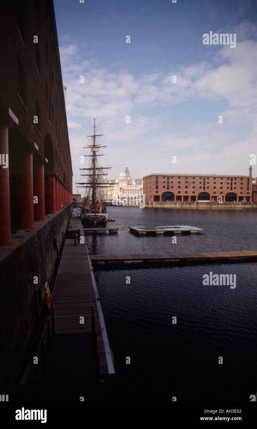 Liverpool docks restored hi-res stock photography and images - Alamy