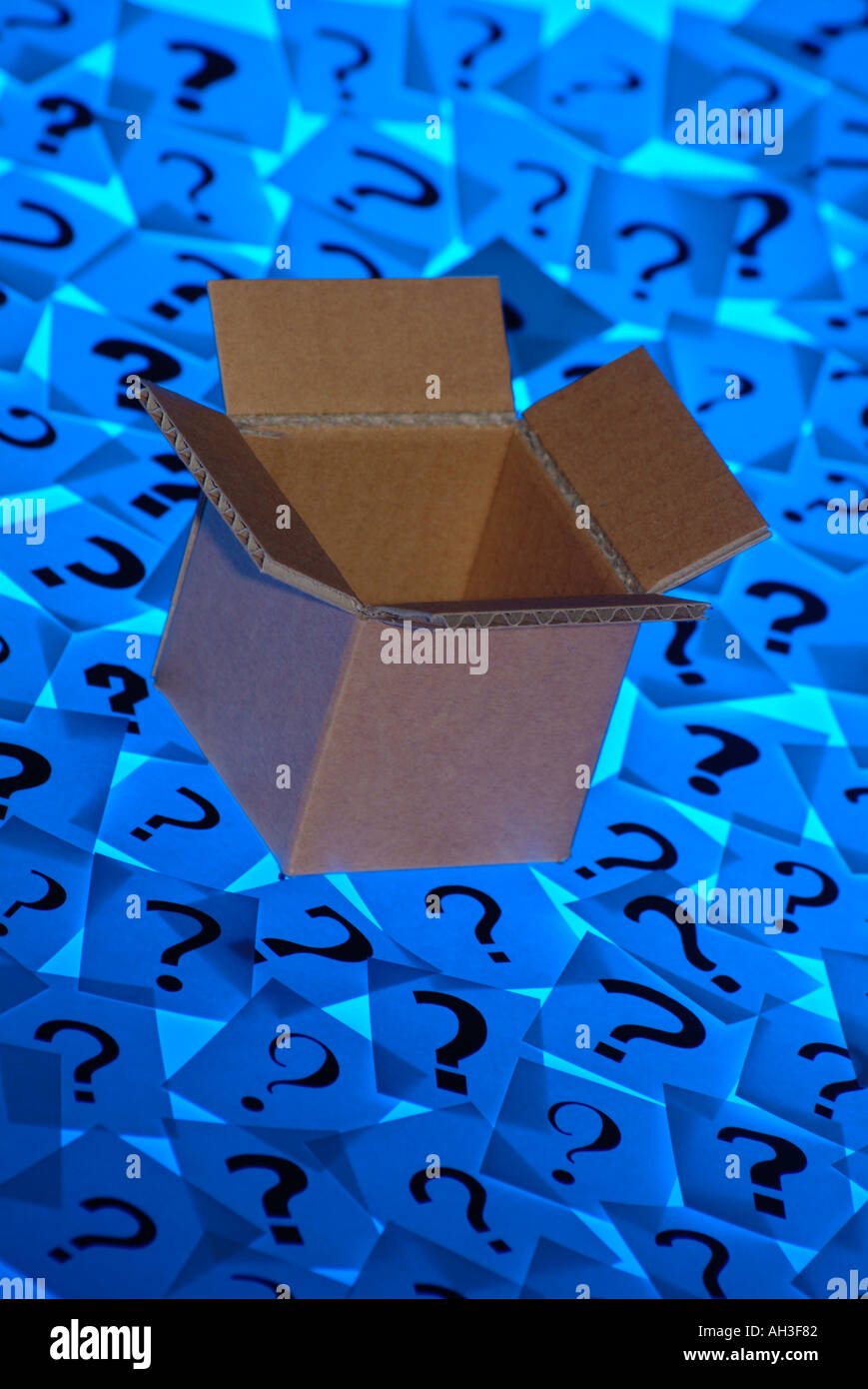 Thinking outside the box Stock Photo - Alamy