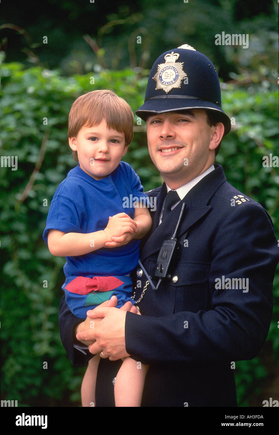 Lost child policeman hi-res stock photography and images - Alamy