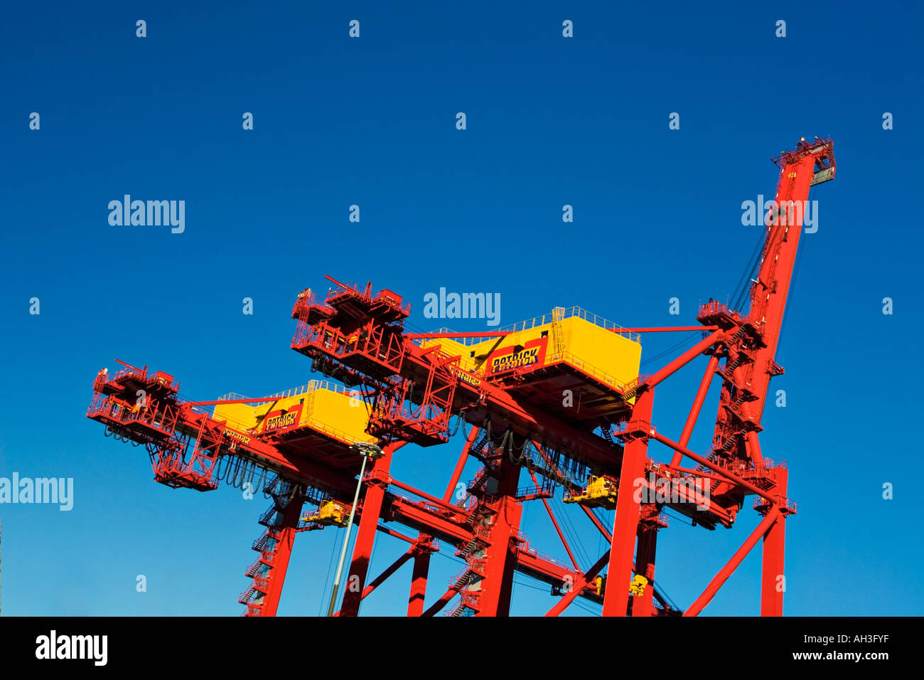 Shipping Industry / Container quayside cranes in the Port of Melbourne ...