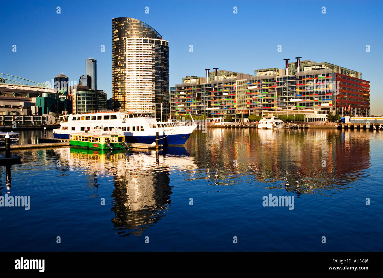 Melbourne Docklands / The Melbourne Skyline as seen from Victoria ...