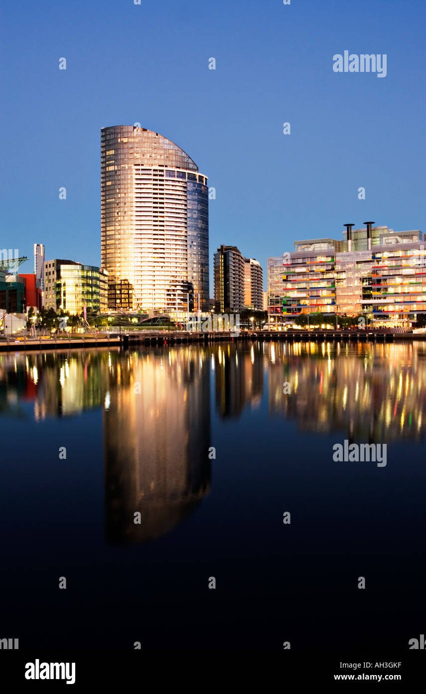 Melbourne Docklands / The Melbourne Docklands skyline at dusk.Melbourne ...